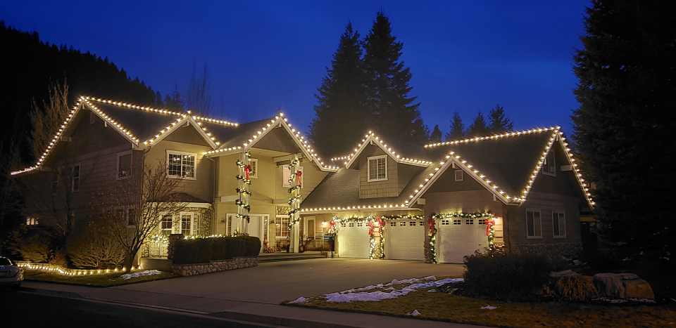 Holiday Lights | Pro Turf & Pro Pest